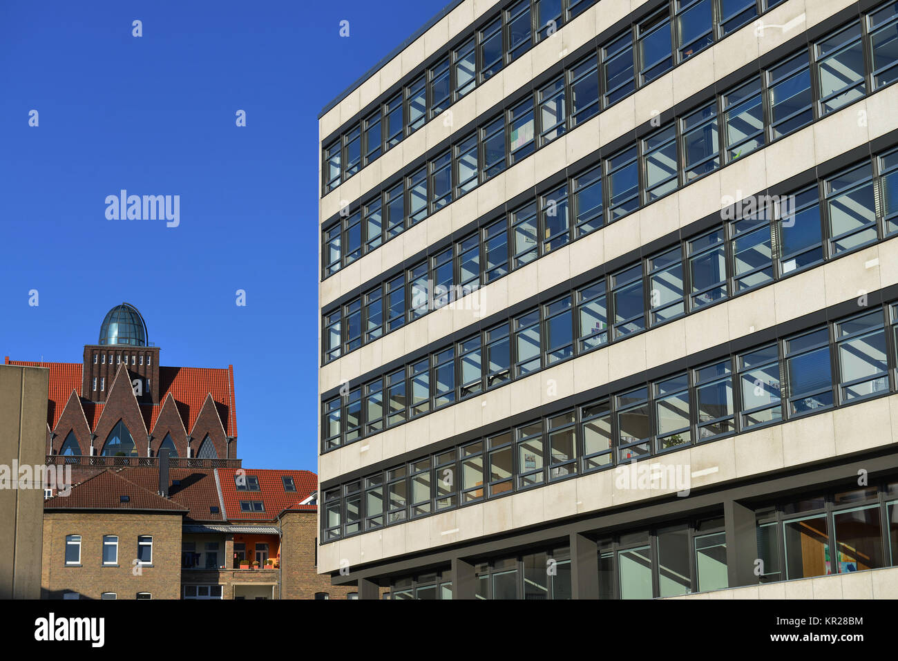 Forum building university place hi-res stock photography and images - Alamy