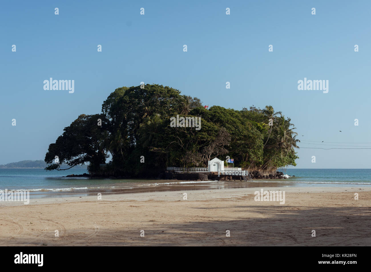 Small house on a small island hi-res stock photography and images - Alamy