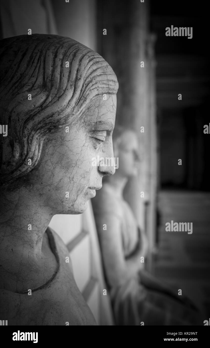 Statue of sad woman Stock Photo - Alamy