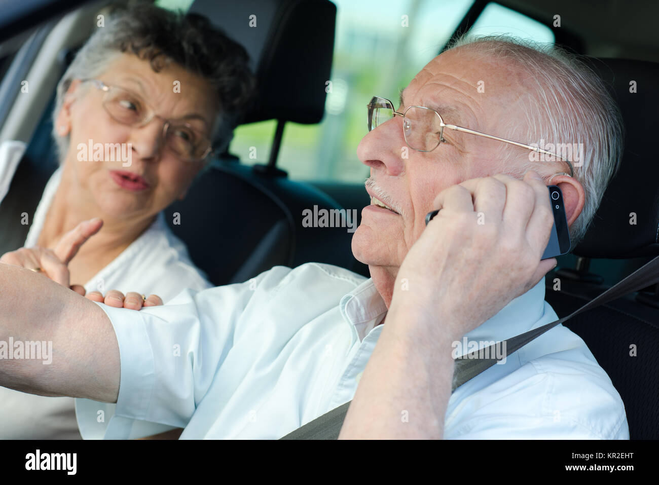 using cellphone while driving Stock Photo - Alamy