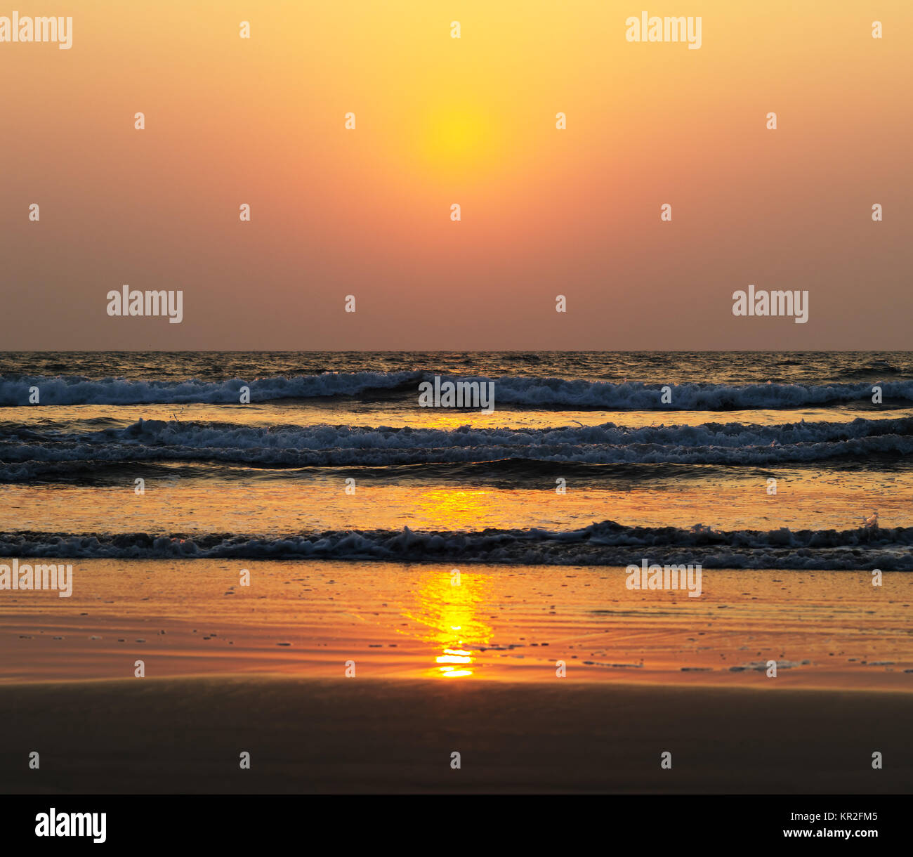 Horizontal vivid ocean sunset tidal waves background backdrop Stock ...