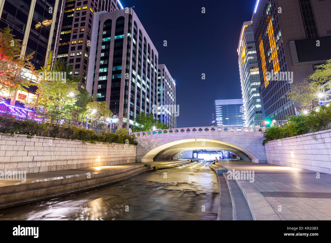 Cheonggyecheon stream night view hi-res stock photography and images ...