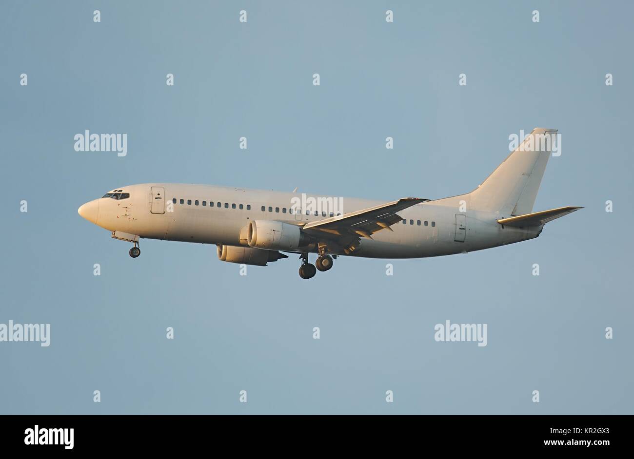 Commercial Plane Landing Stock Photo - Alamy