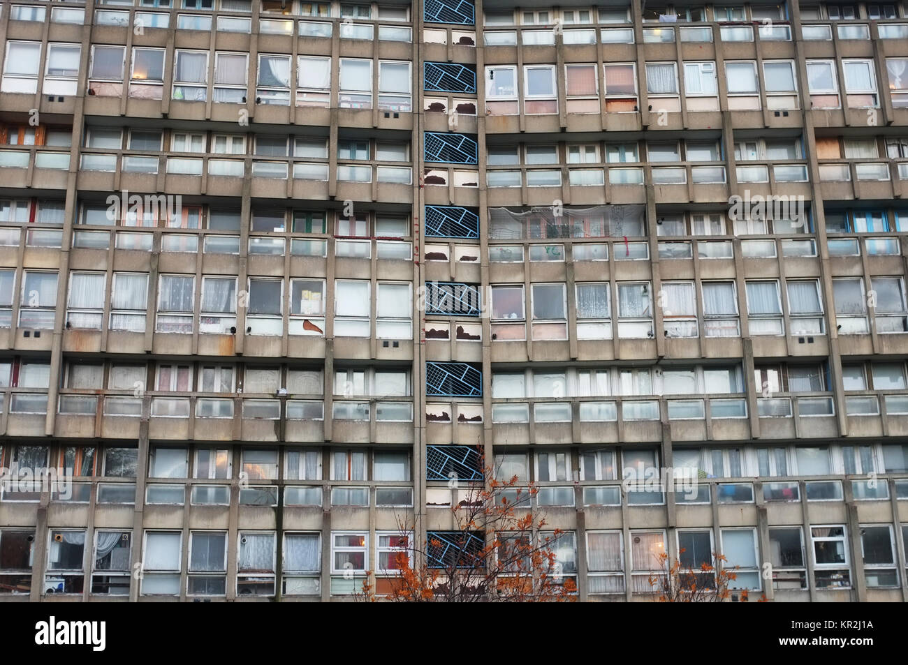 Robin Hood Gardens housing estate (before demolition), designed by ...