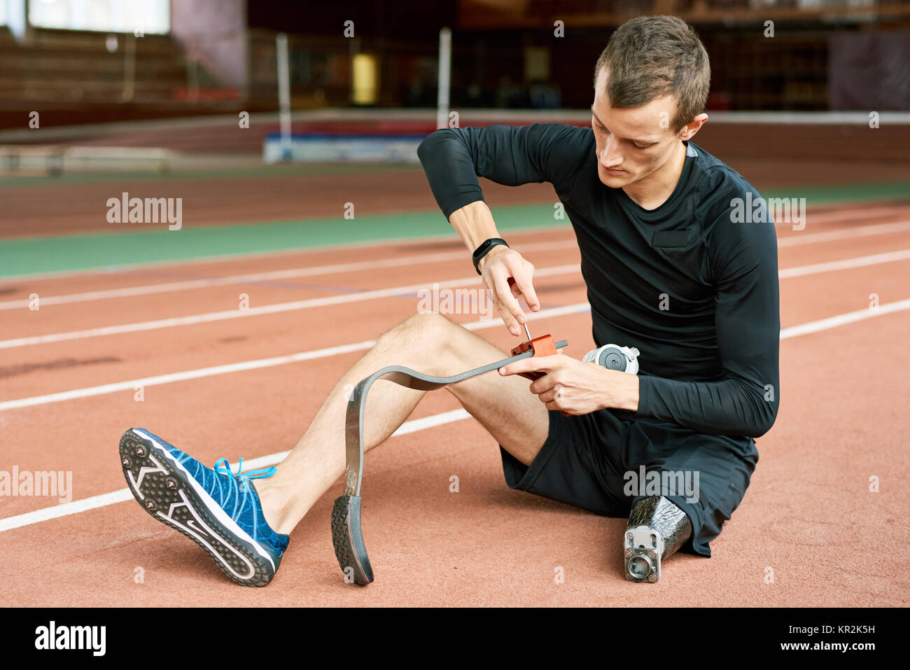 Handicapped Sportsman Fixing Prosthetic Leg Stock Photo - Alamy