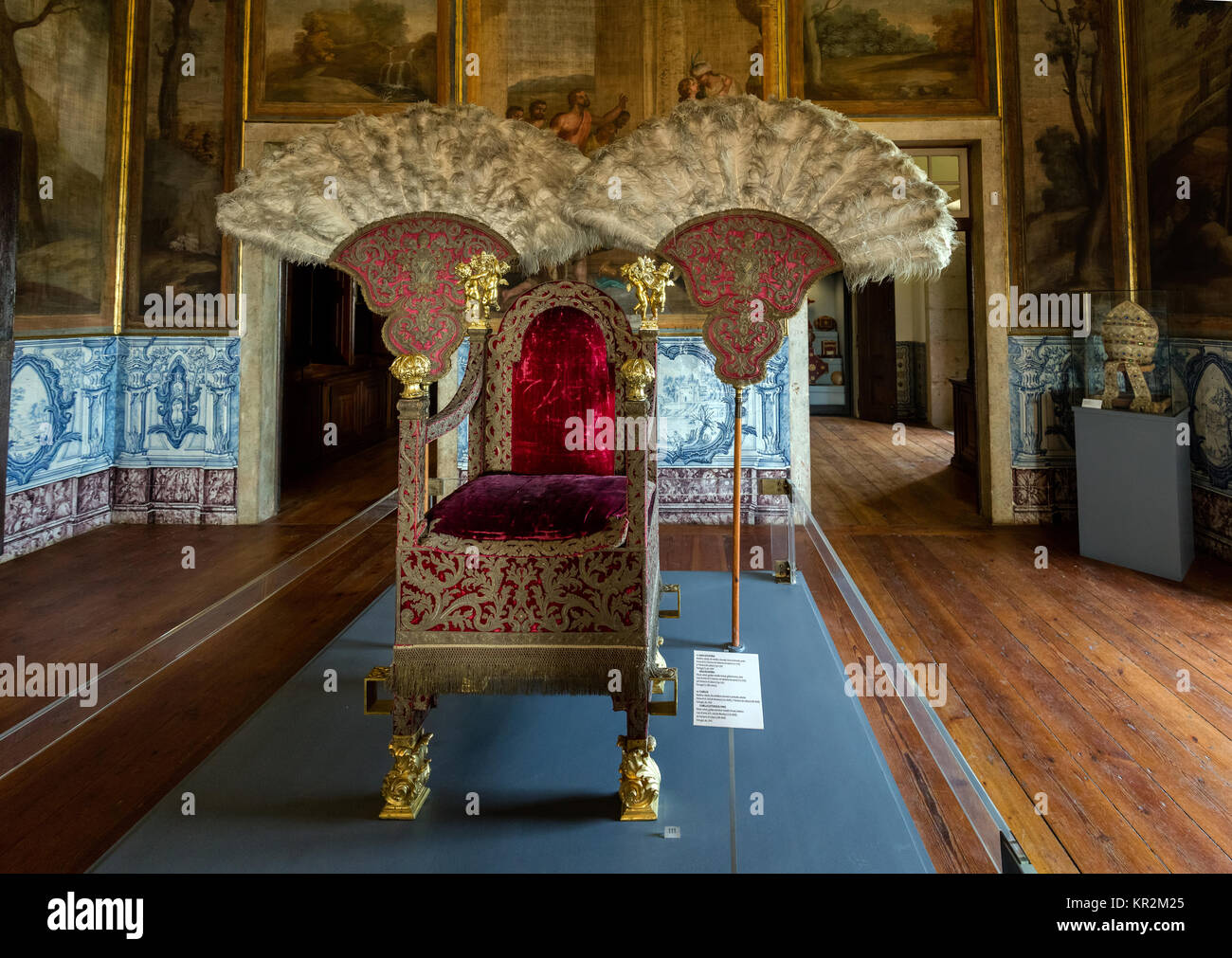 Gestatorial pope hi-res stock photography and images - Alamy