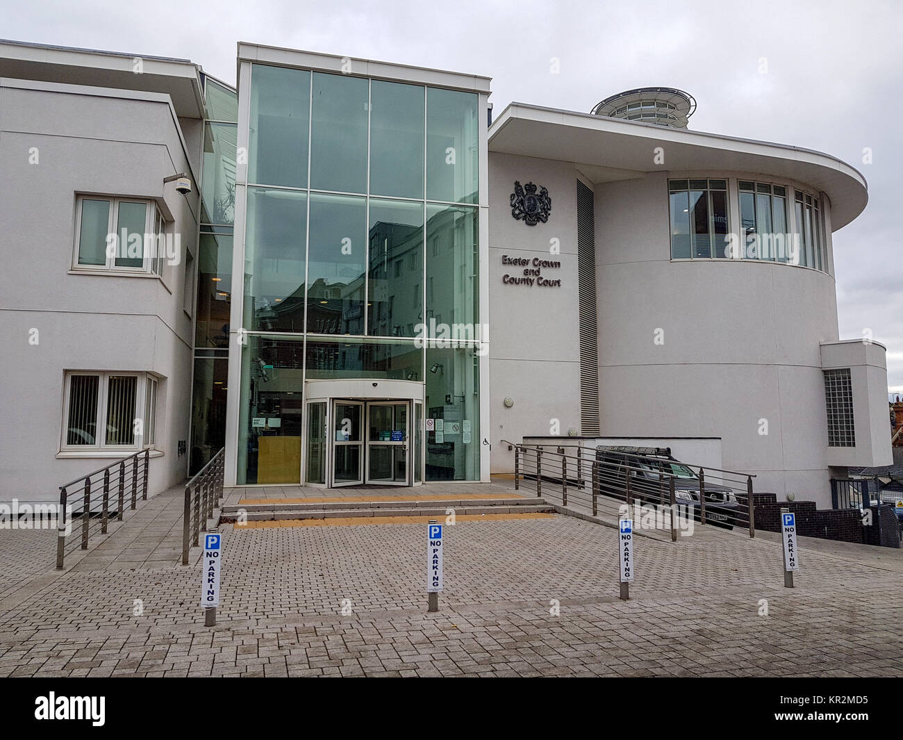 Crown and county court hi-res stock photography and images - Alamy
