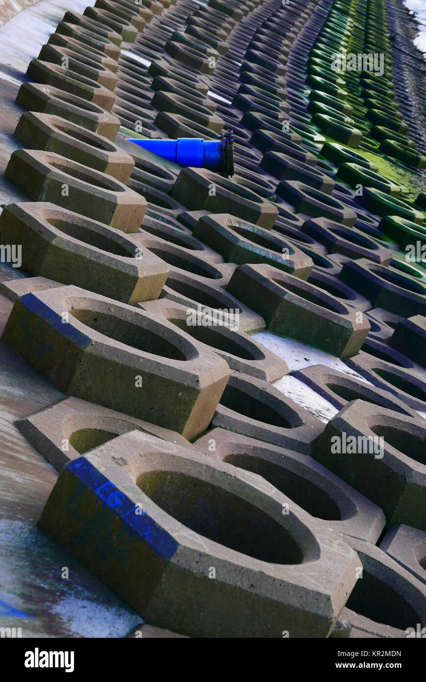 Concrete wave breakers hi-res stock photography and images - Alamy