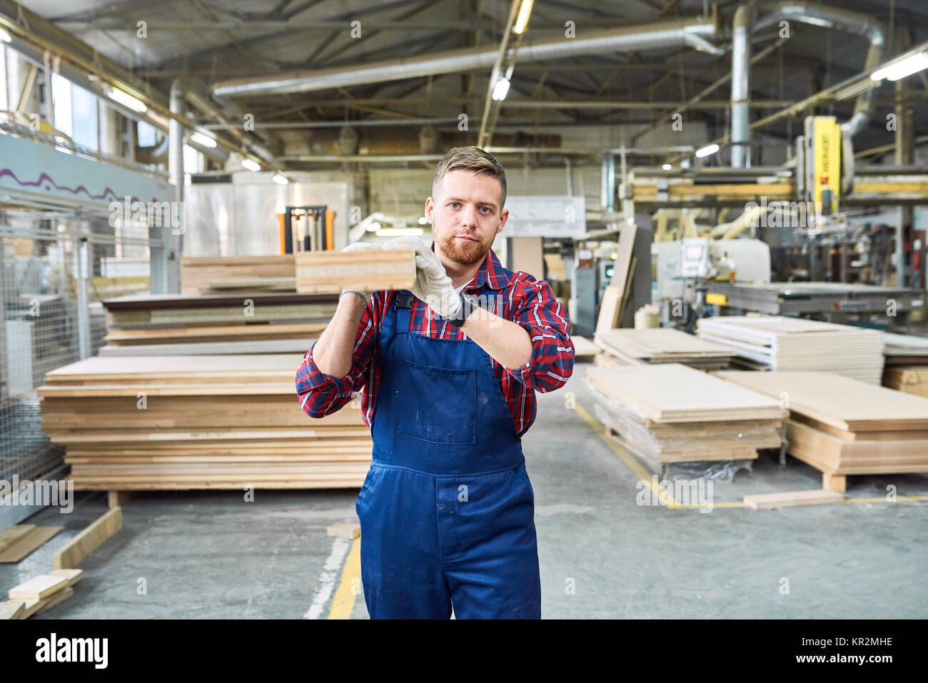 Board job work factory hi-res stock photography and images - Alamy