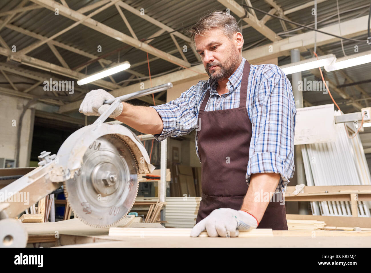 Carpenter Cutting Wood in Joinery Stock Photo - Alamy