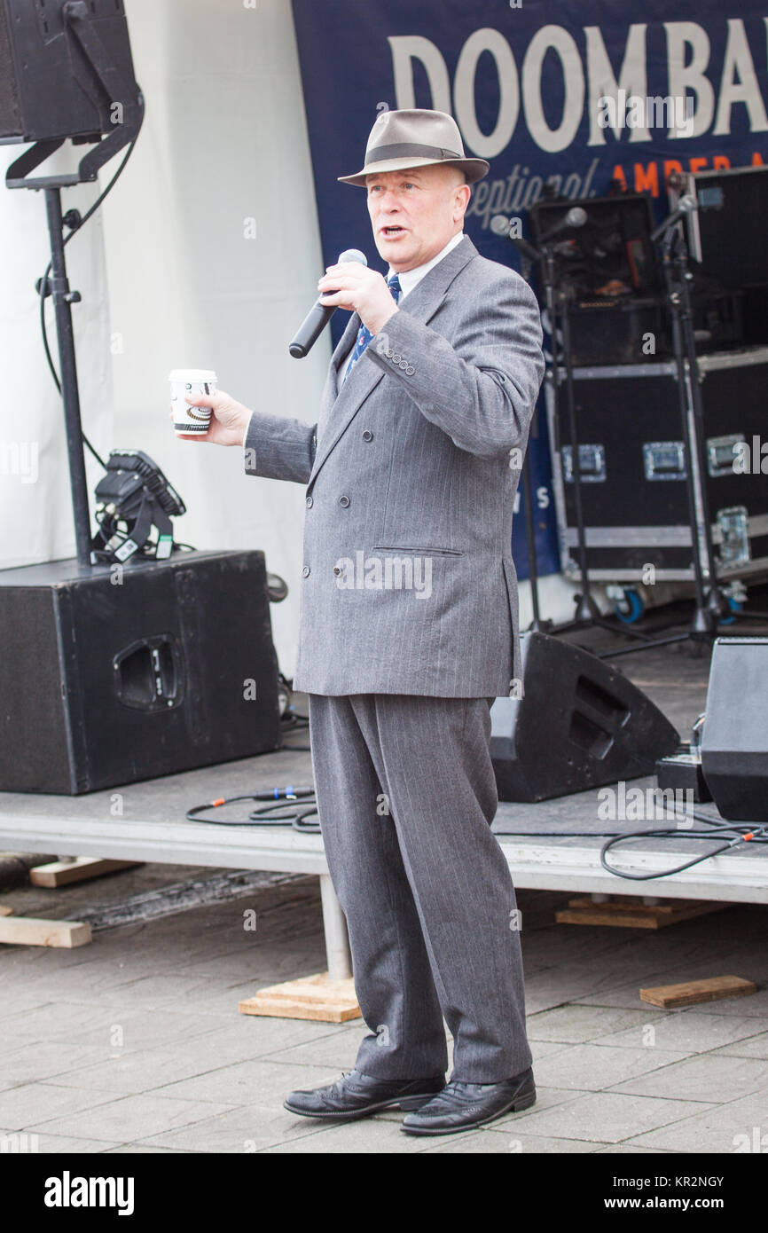 Frank Sinatra Tribute Act Stock Photo - Alamy