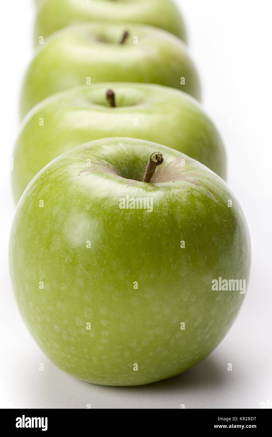 row of green apples Stock Photo - Alamy