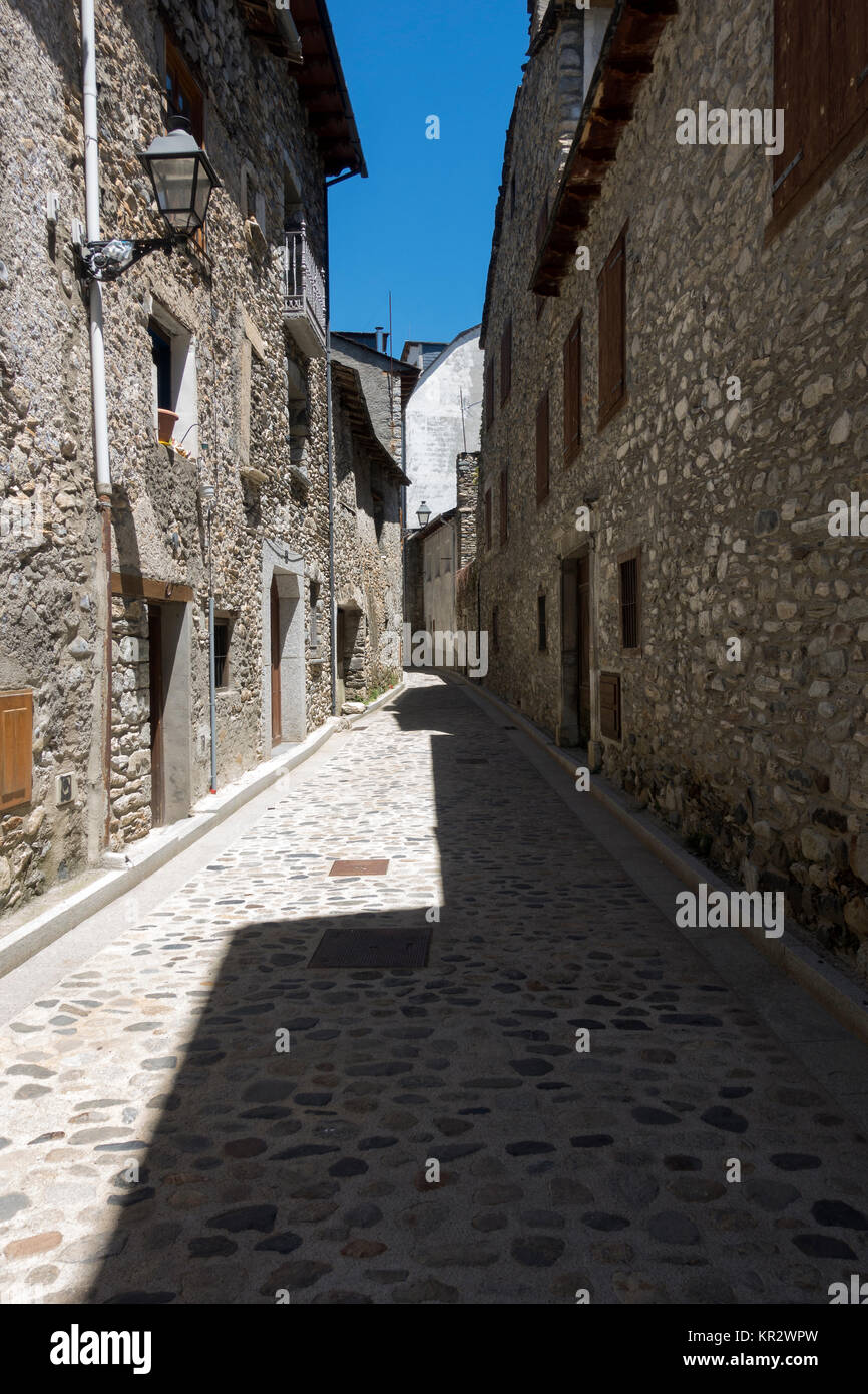 Stones street hi-res stock photography and images - Alamy