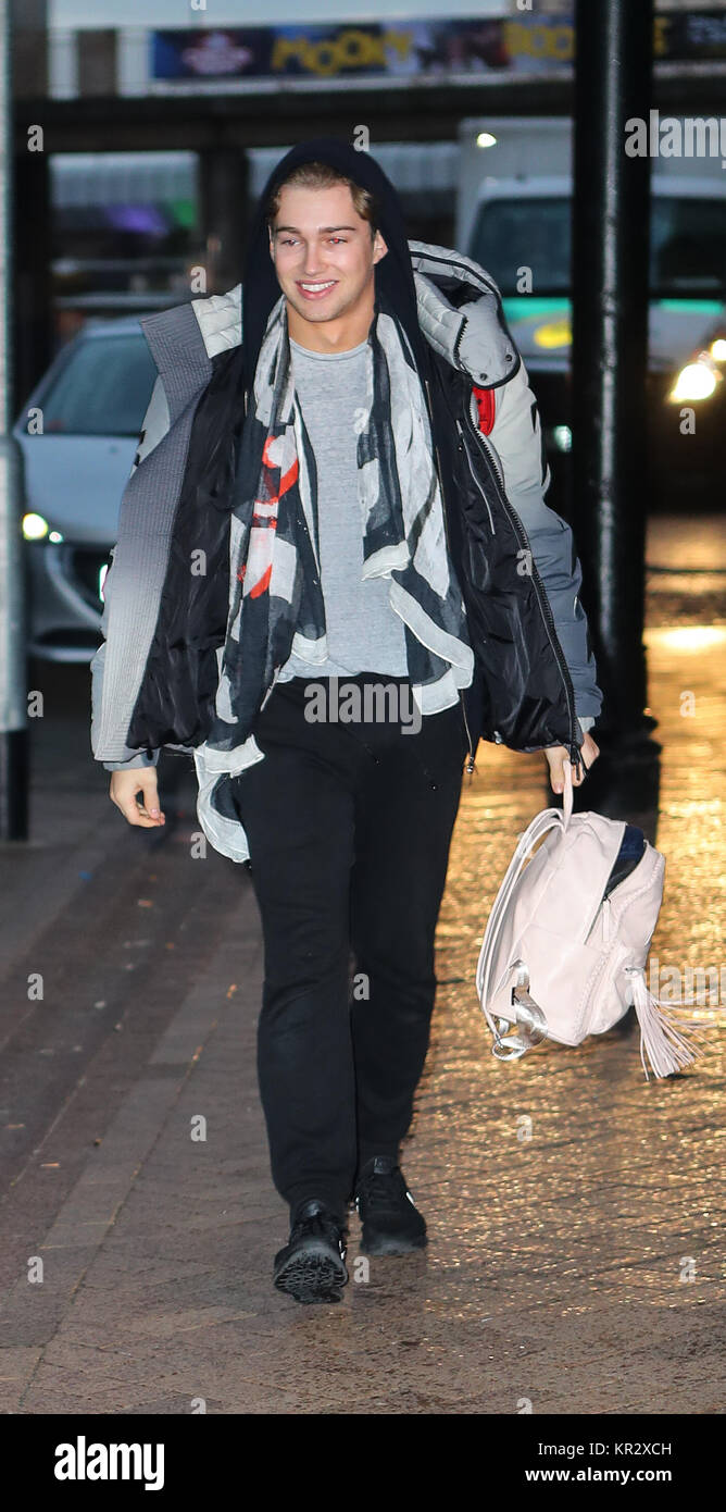 The contestants and their professional parters arrive at Blackpool’s ...