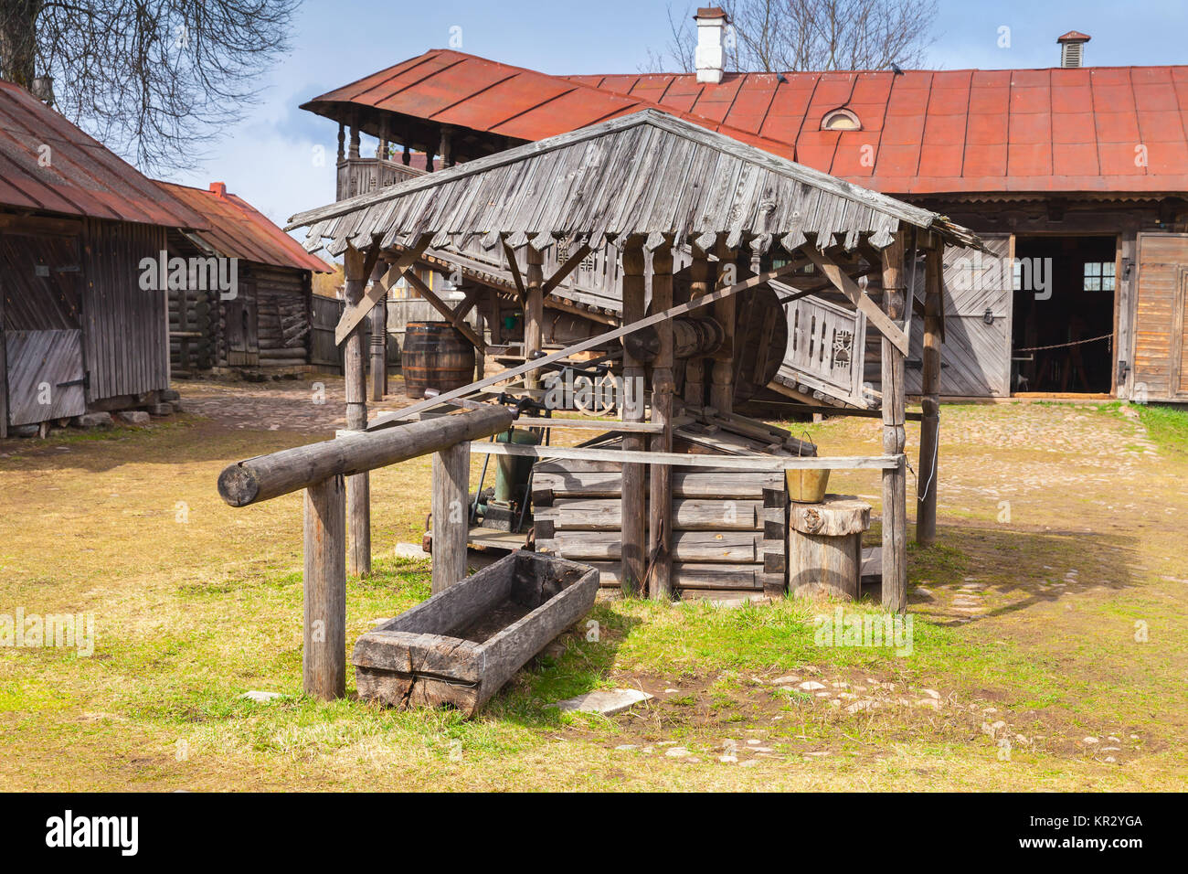 Wooden well, traditional old Russian farm Stock Photo - Alamy