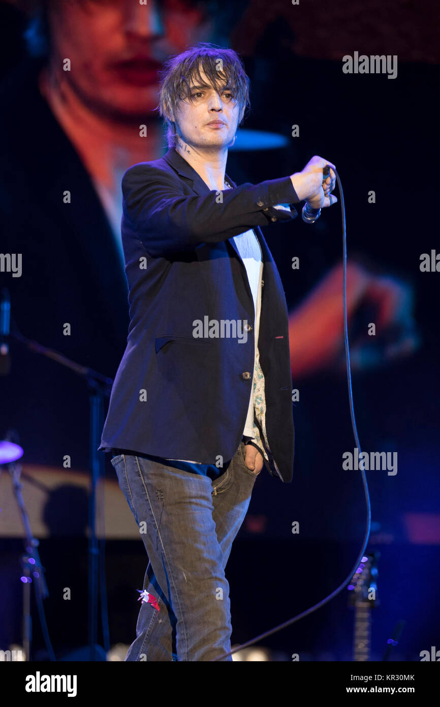 Singer pete doherty hi-res stock photography and images - Alamy
