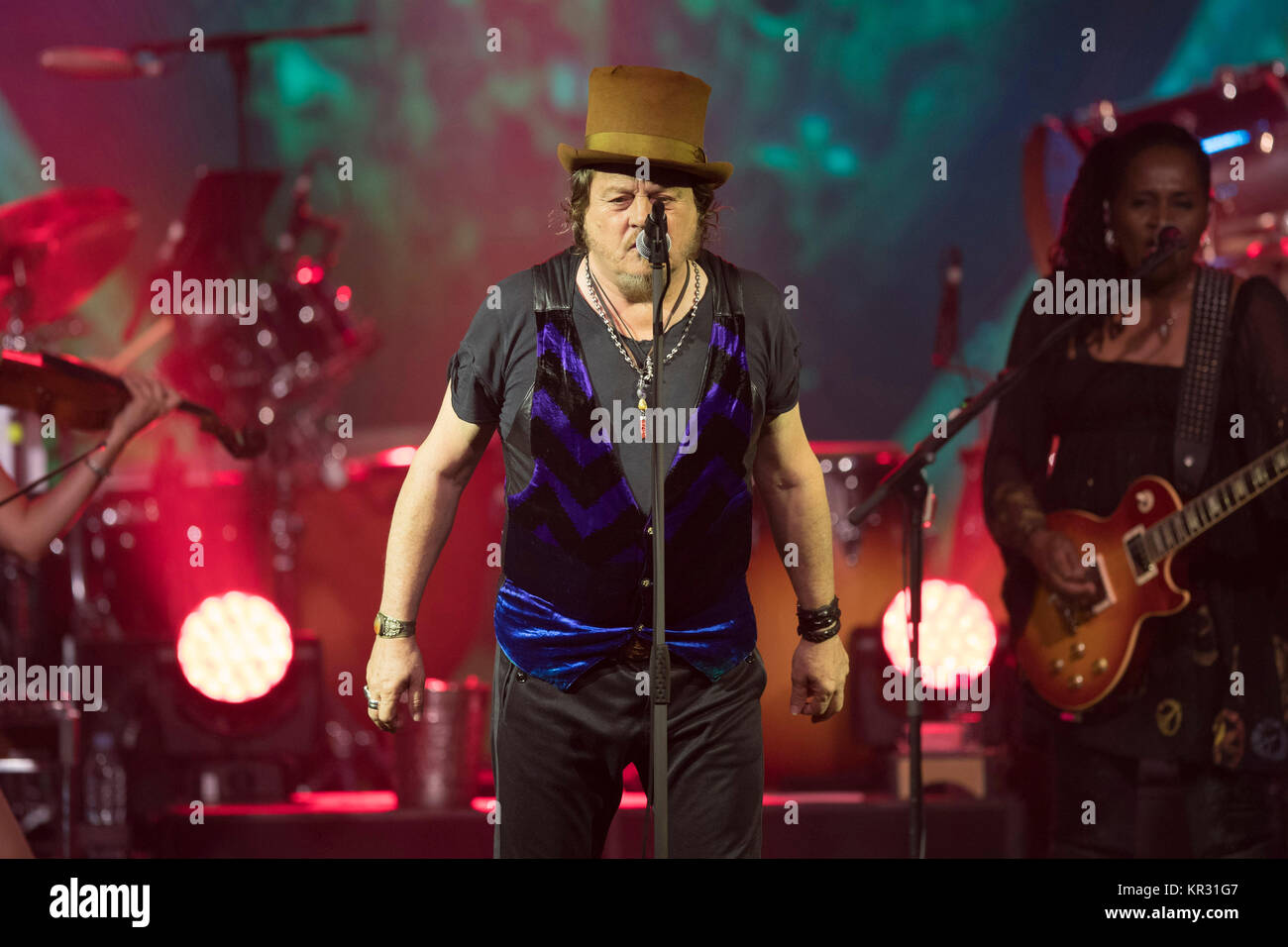 Zucchero in concert hi-res stock photography and images - Alamy