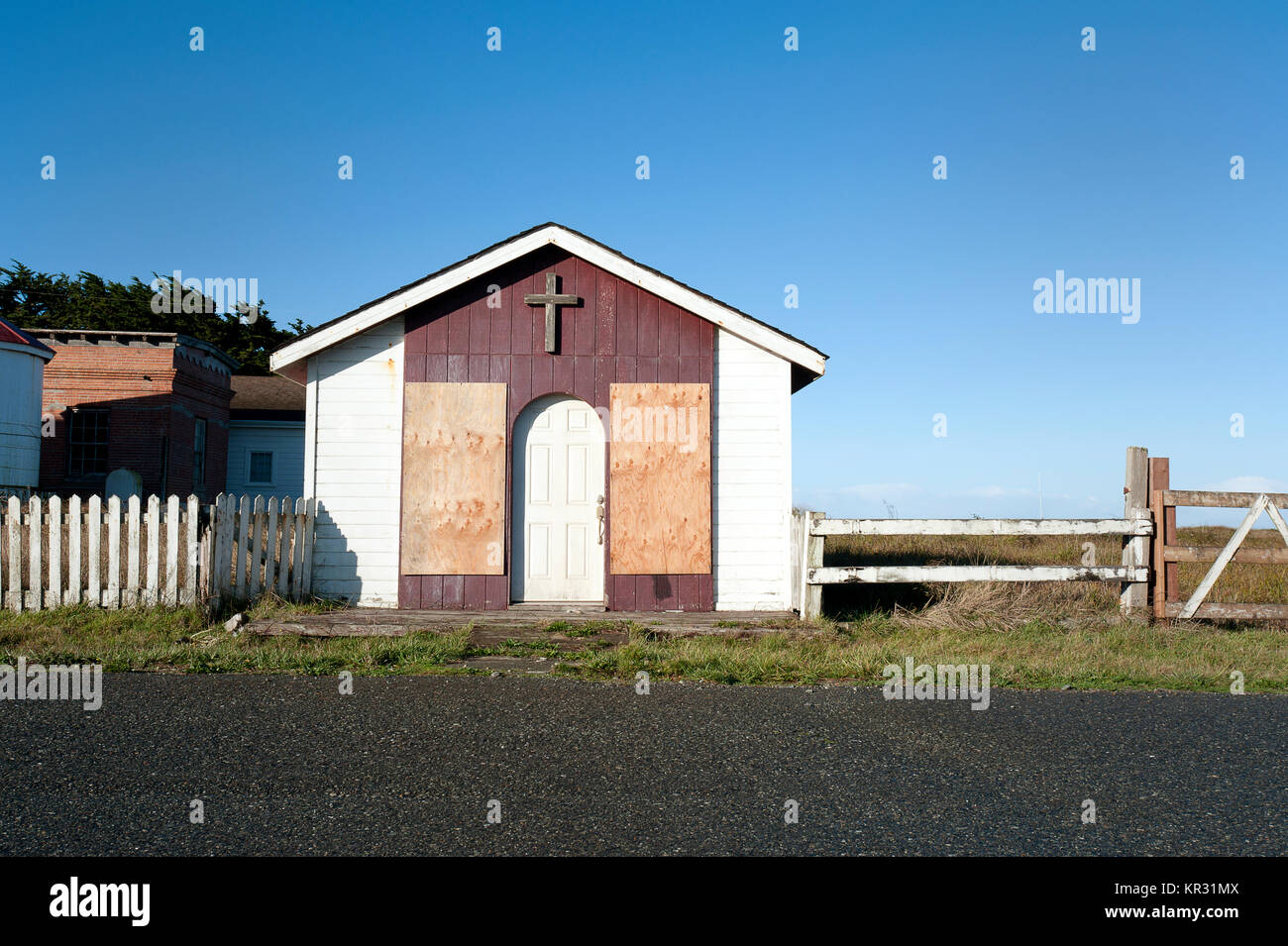 Church closed abandoned hi-res stock photography and images - Alamy