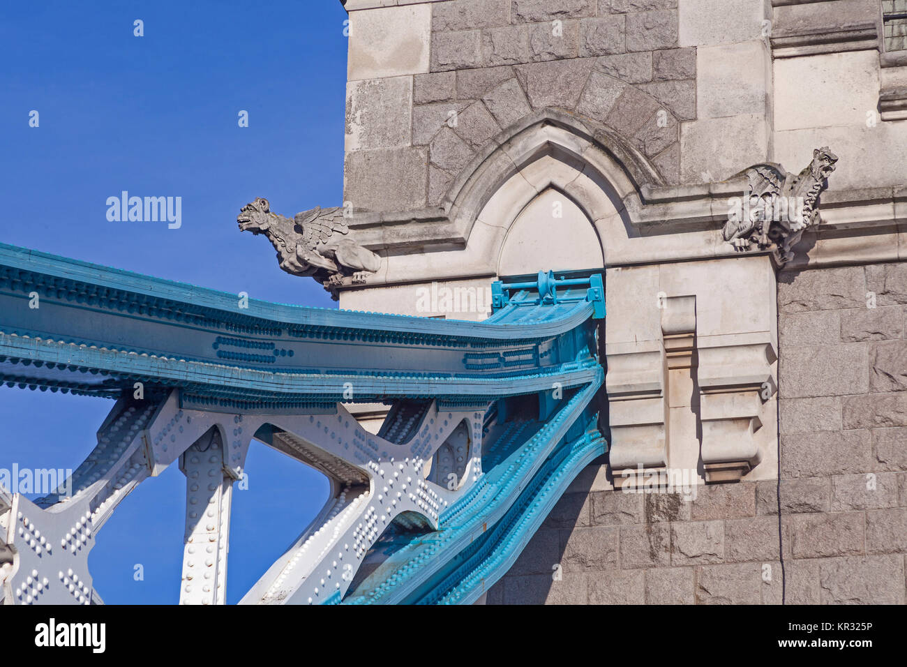 London gargoyles hi-res stock photography and images - Alamy