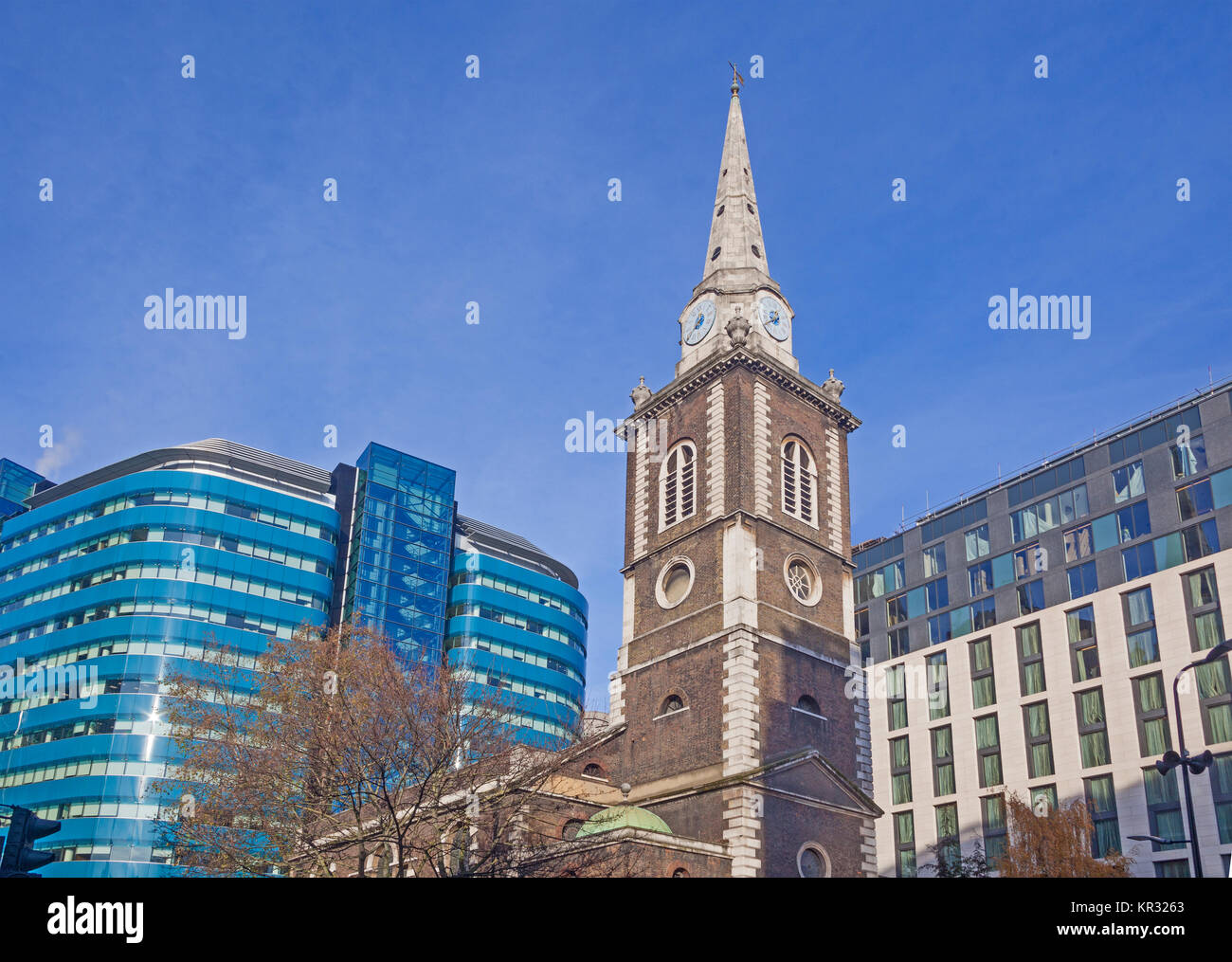 City of London The church of St Botolph-without-Aldgate framed by newer ...