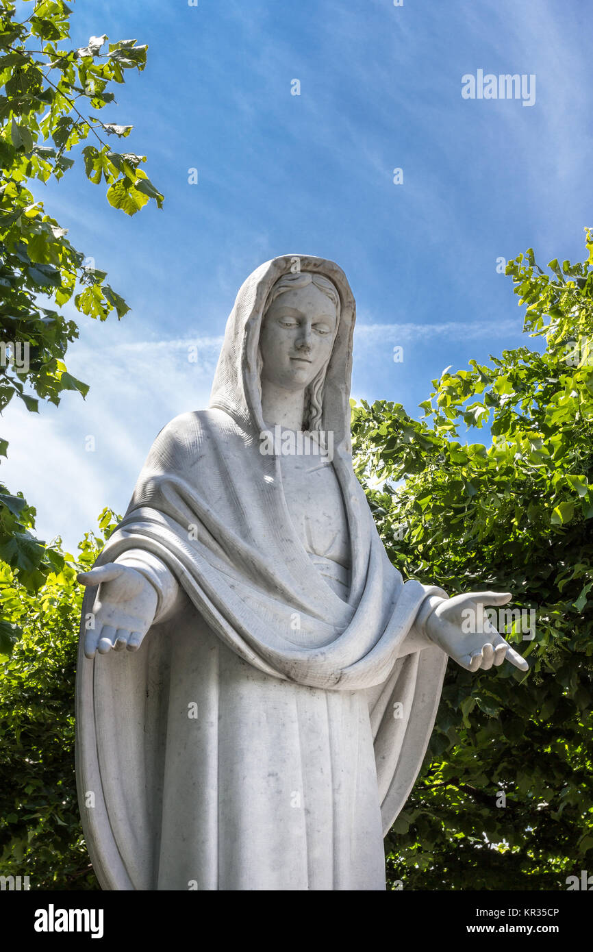 Statue of Virgina Mary Stock Photo - Alamy