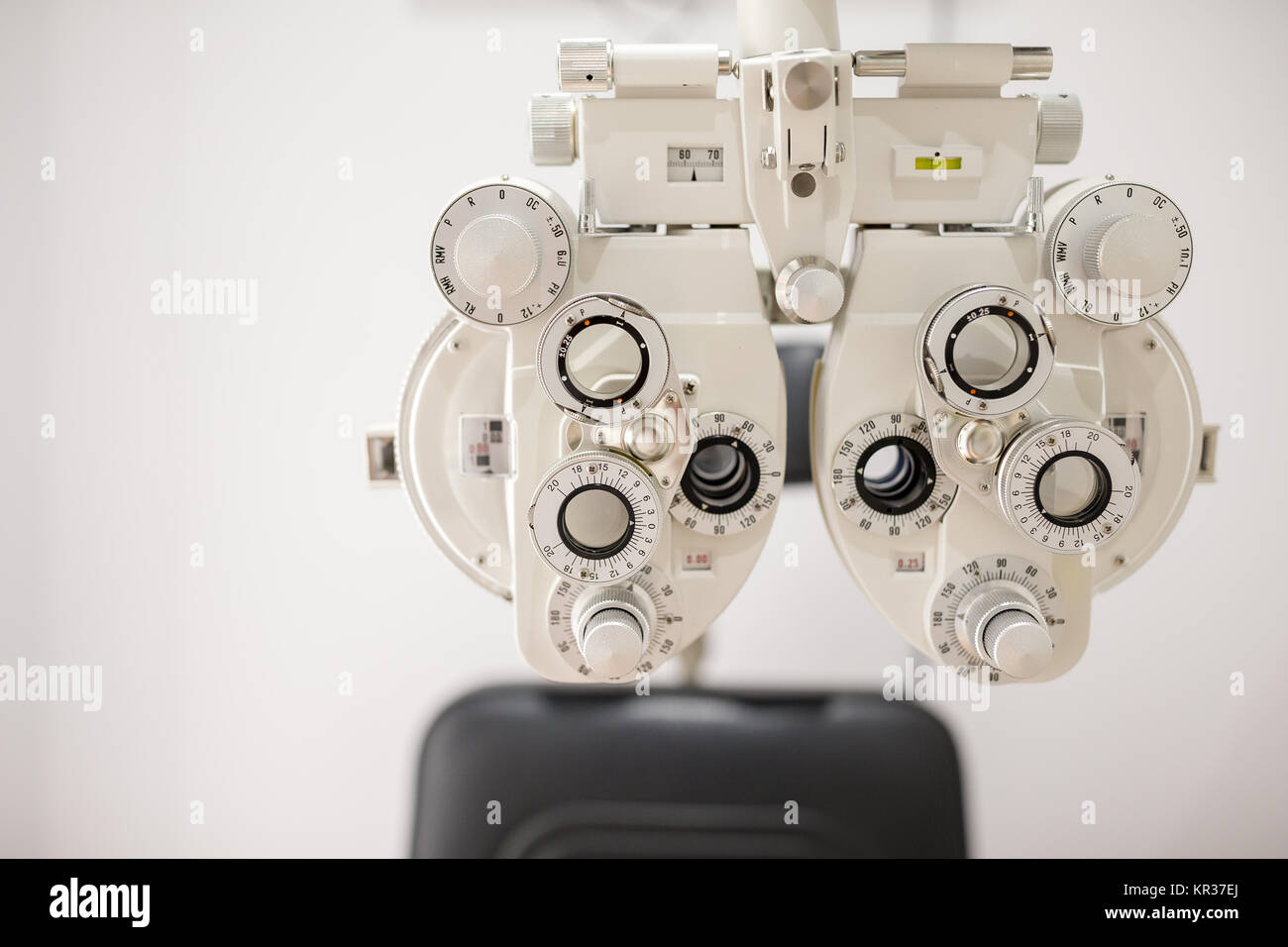 Eye test chart machine hi-res stock photography and images - Alamy