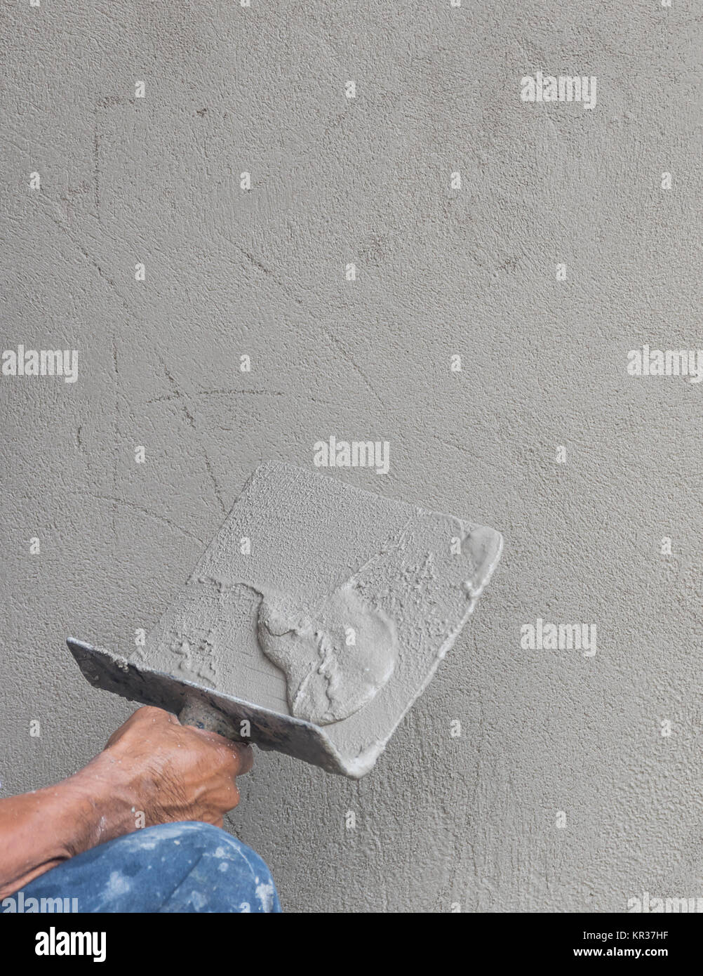 Builder worker plastering concrete Stock Photo - Alamy
