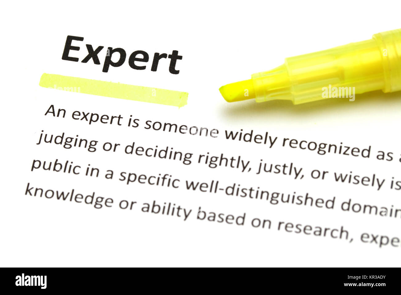 Yellow marker on expert word Stock Photo - Alamy