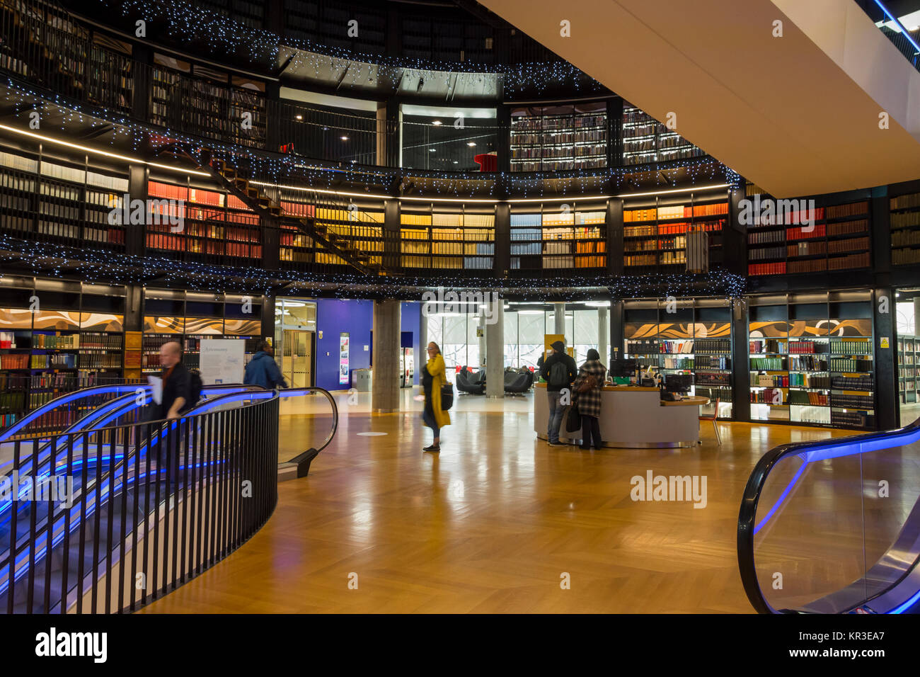 Escalators in the rotunda at the Library of Birmingham building ...