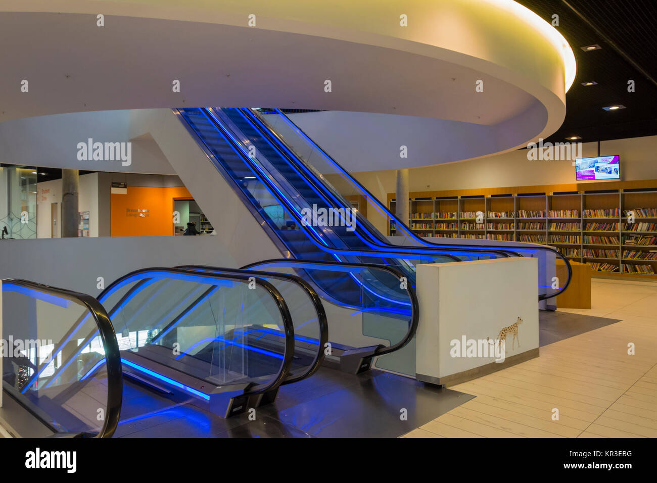 Escalators in the rotunda at the Library of Birmingham building ...