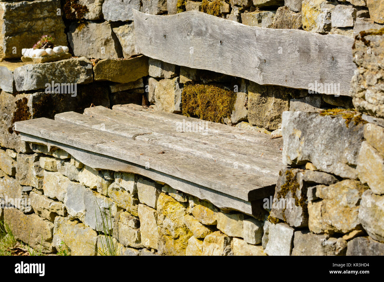 Classical bench hi-res stock photography and images - Alamy