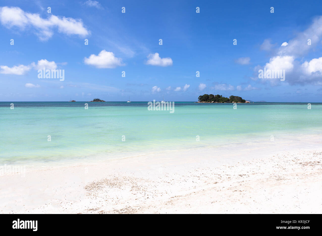 Paradise beach panorama, Anse Volbert at Praslin island, Seychelles ...