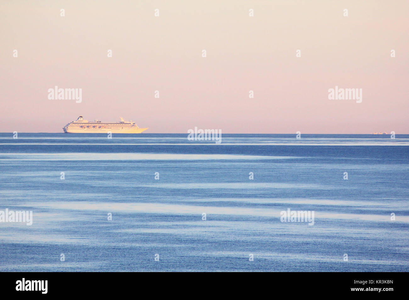 Picture big ocean liner hi-res stock photography and images - Alamy