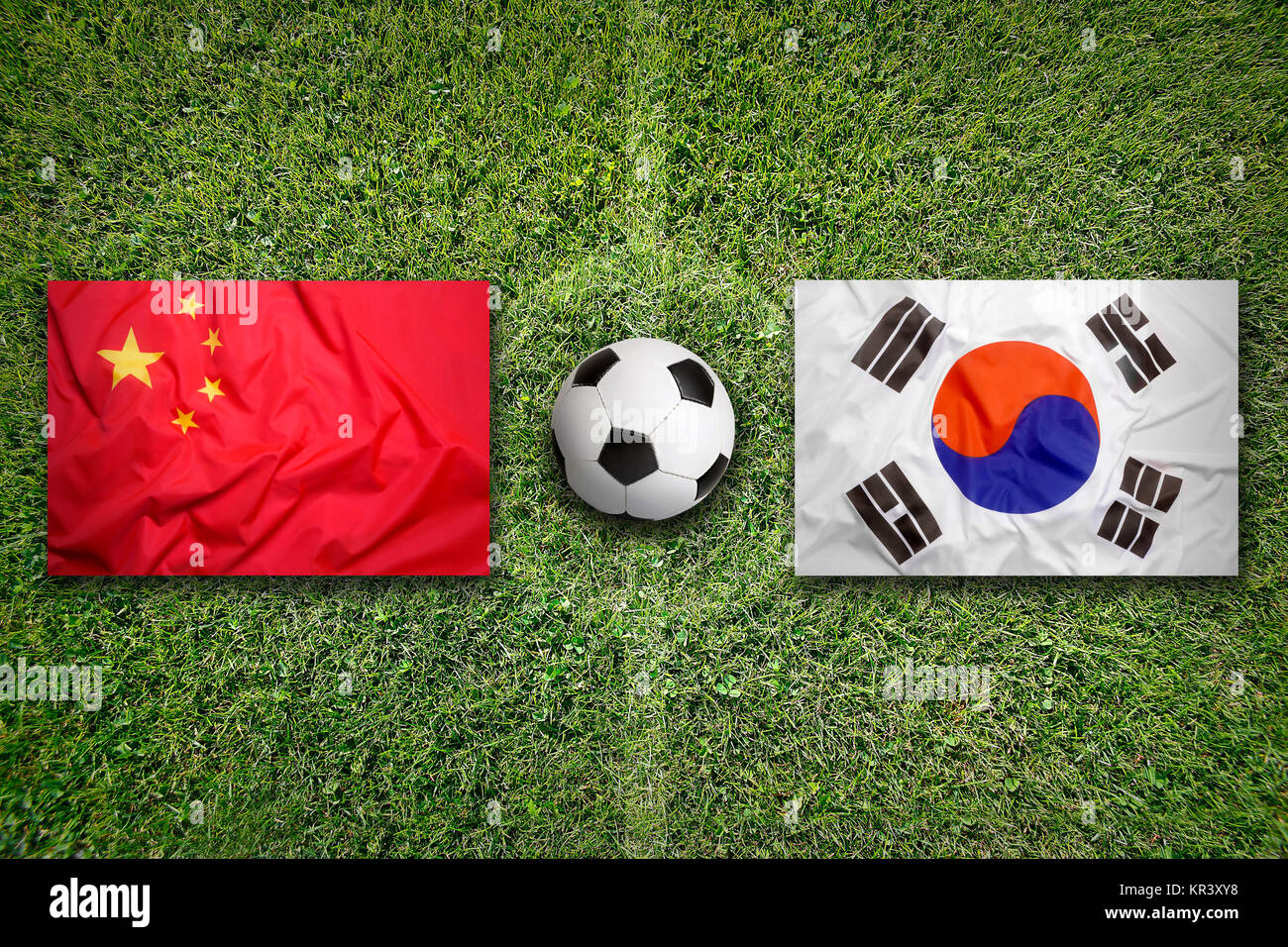 Chinese south korean flags hi-res stock photography and images - Alamy