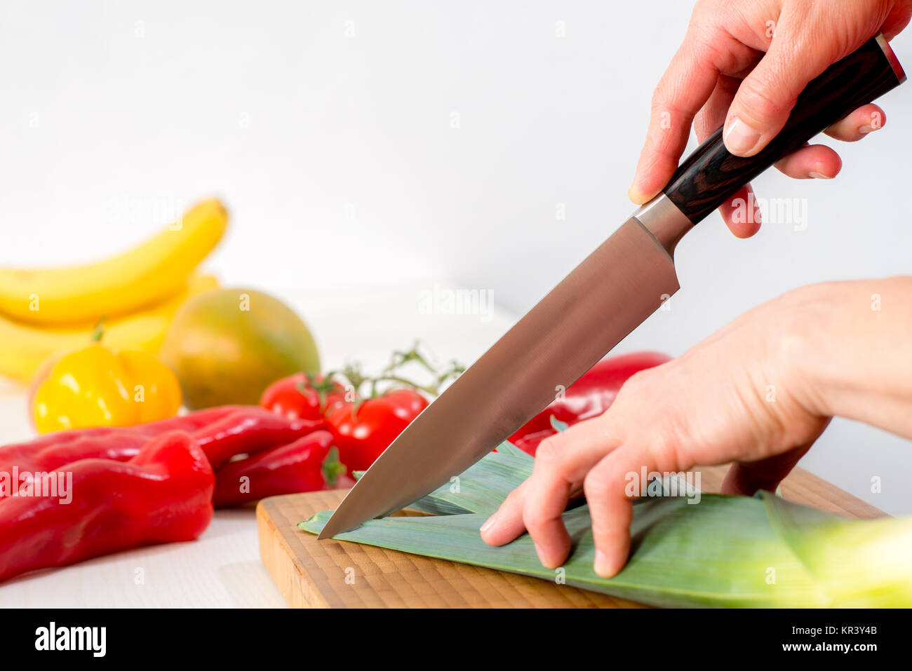 womans hand cutting vegetables with a big knife Stock Photo - Alamy