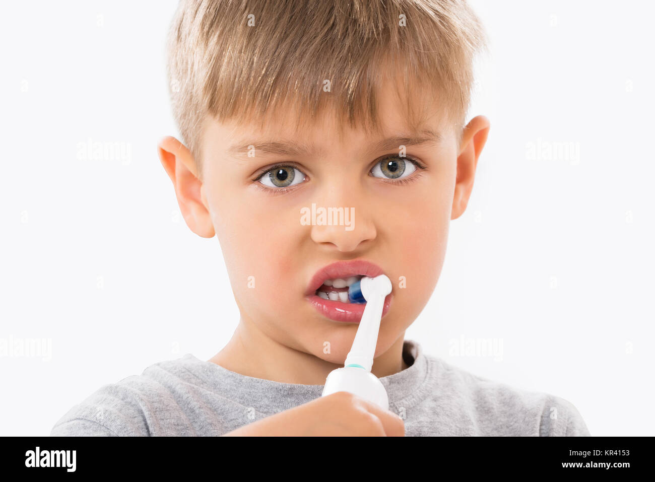 Kid brush teeth electric hi-res stock photography and images - Alamy