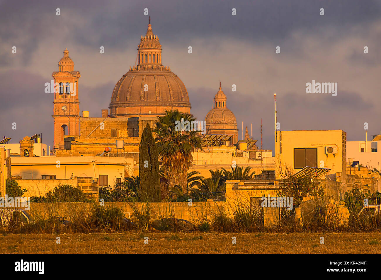 Dom von qawra morgengrauen hi-res stock photography and images - Alamy