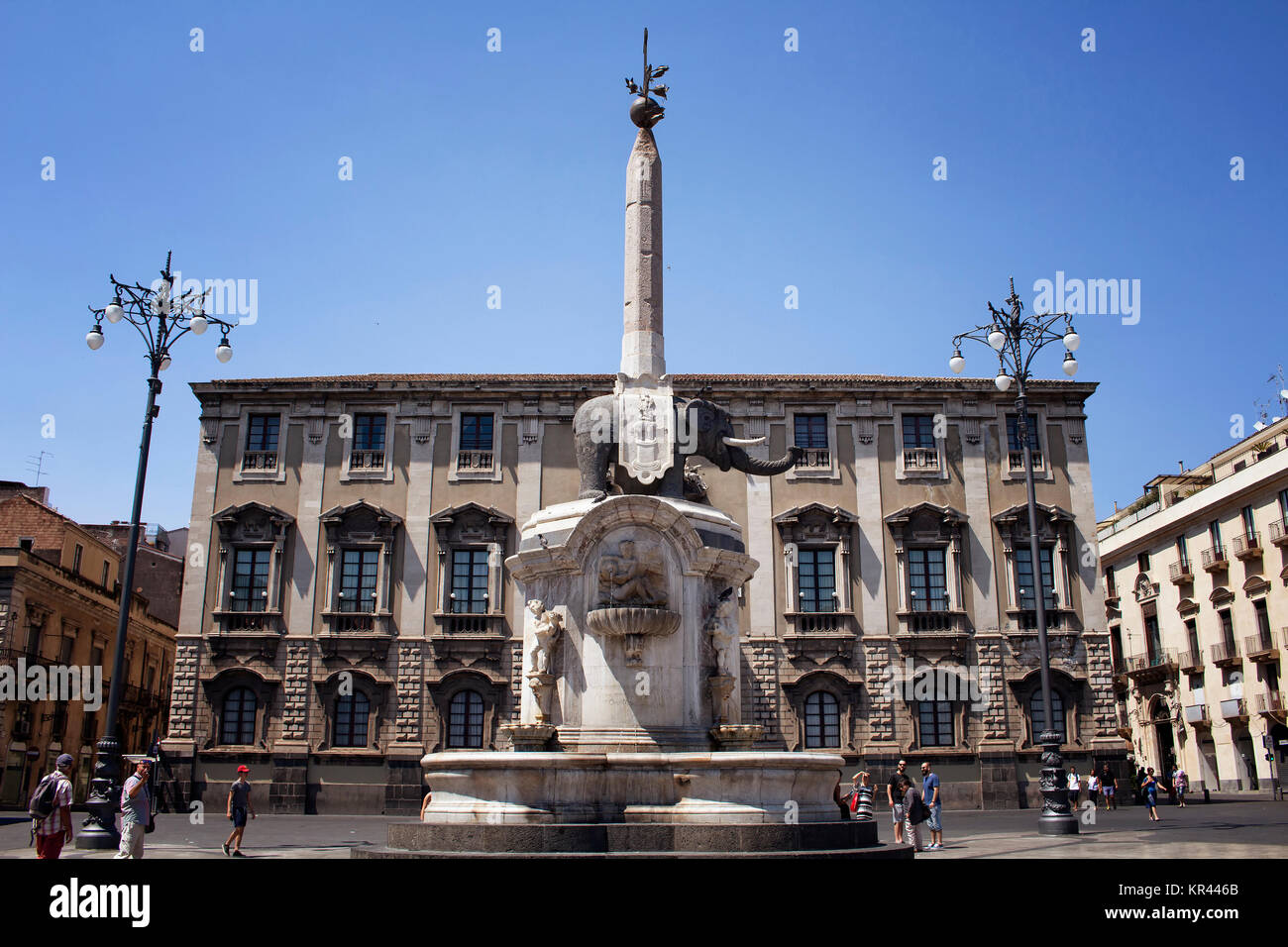 View of Fontana dell Elefante and people on Piazza Del Duomo in Catania ...