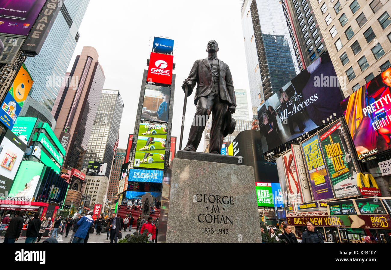 George cohan statue times square hi-res stock photography and images ...