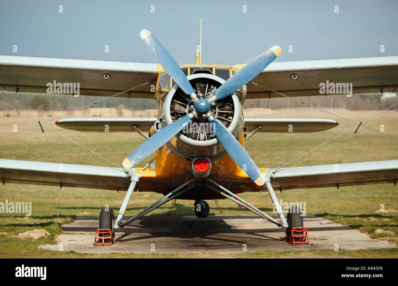 Airplane an2 hi-res stock photography and images - Alamy