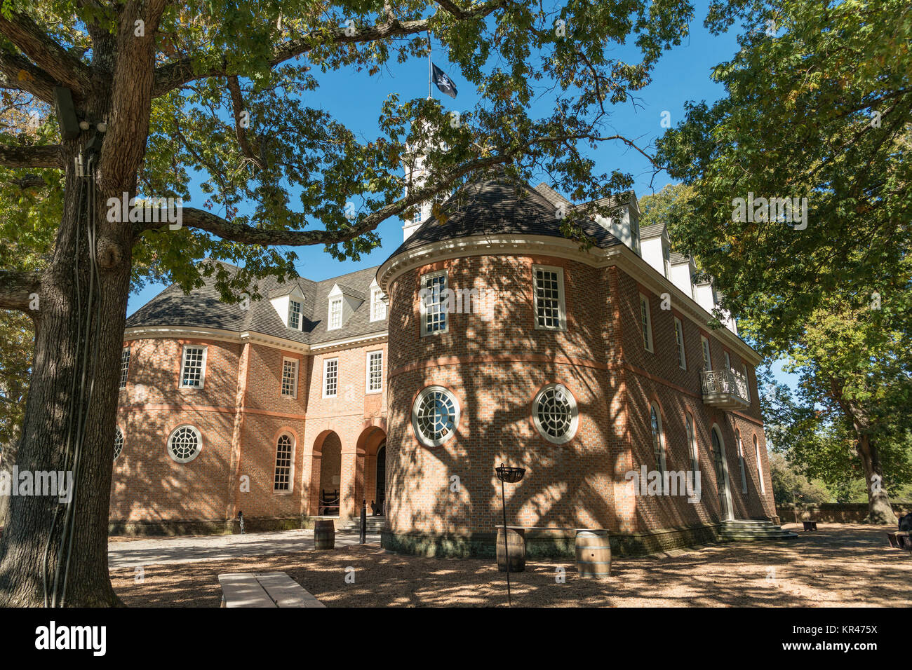 Colonial Williamsburg Capitol building Stock Photo - Alamy