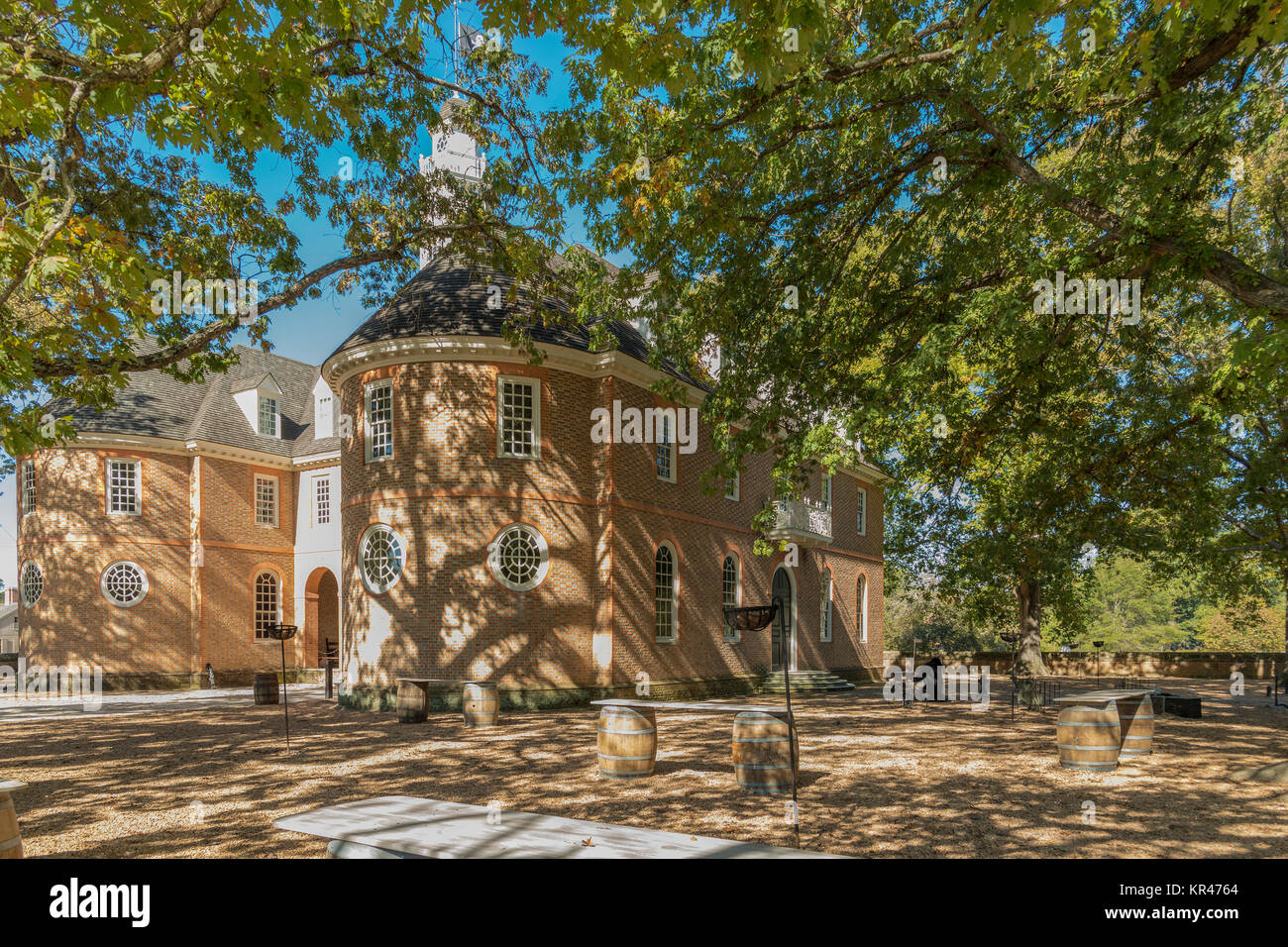 Colonial Williamsburg Capitol building Stock Photo - Alamy