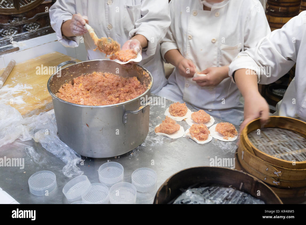 Making Shanghai dumplings Stock Photo - Alamy