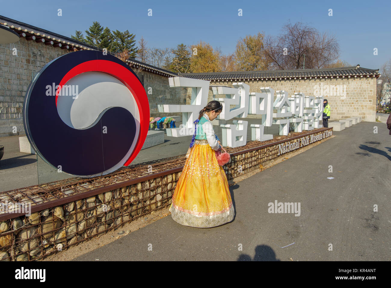 Dec 6,2017 Tourist take photo at National Folk Museum Gate,Seoul,Korea ...