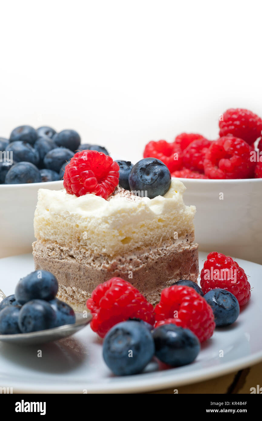 fresh raspberry and blueberry cake Stock Photo - Alamy