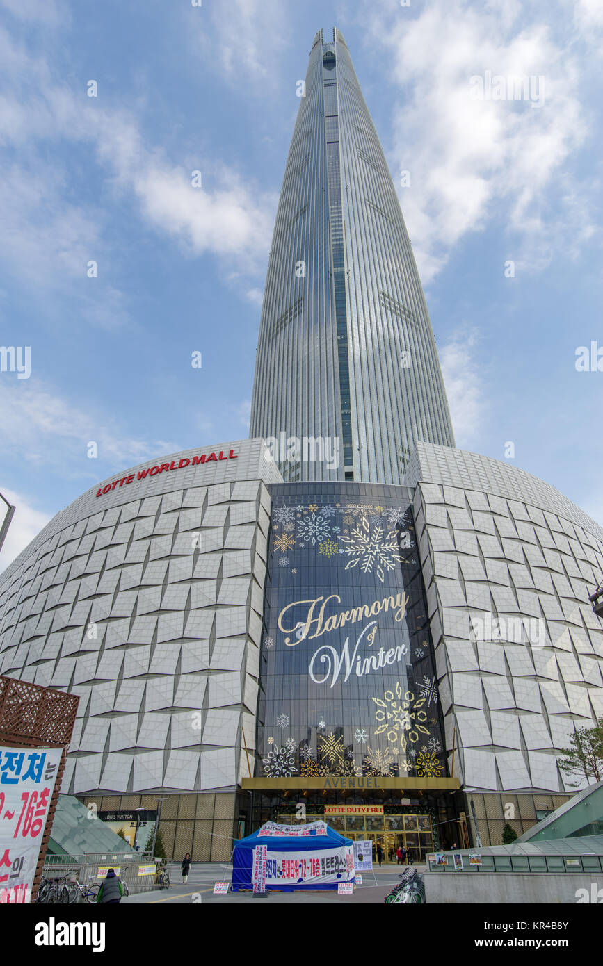 Dec 6,2017 front of Lotte World Tower , Seoul , Korea Stock Photo - Alamy