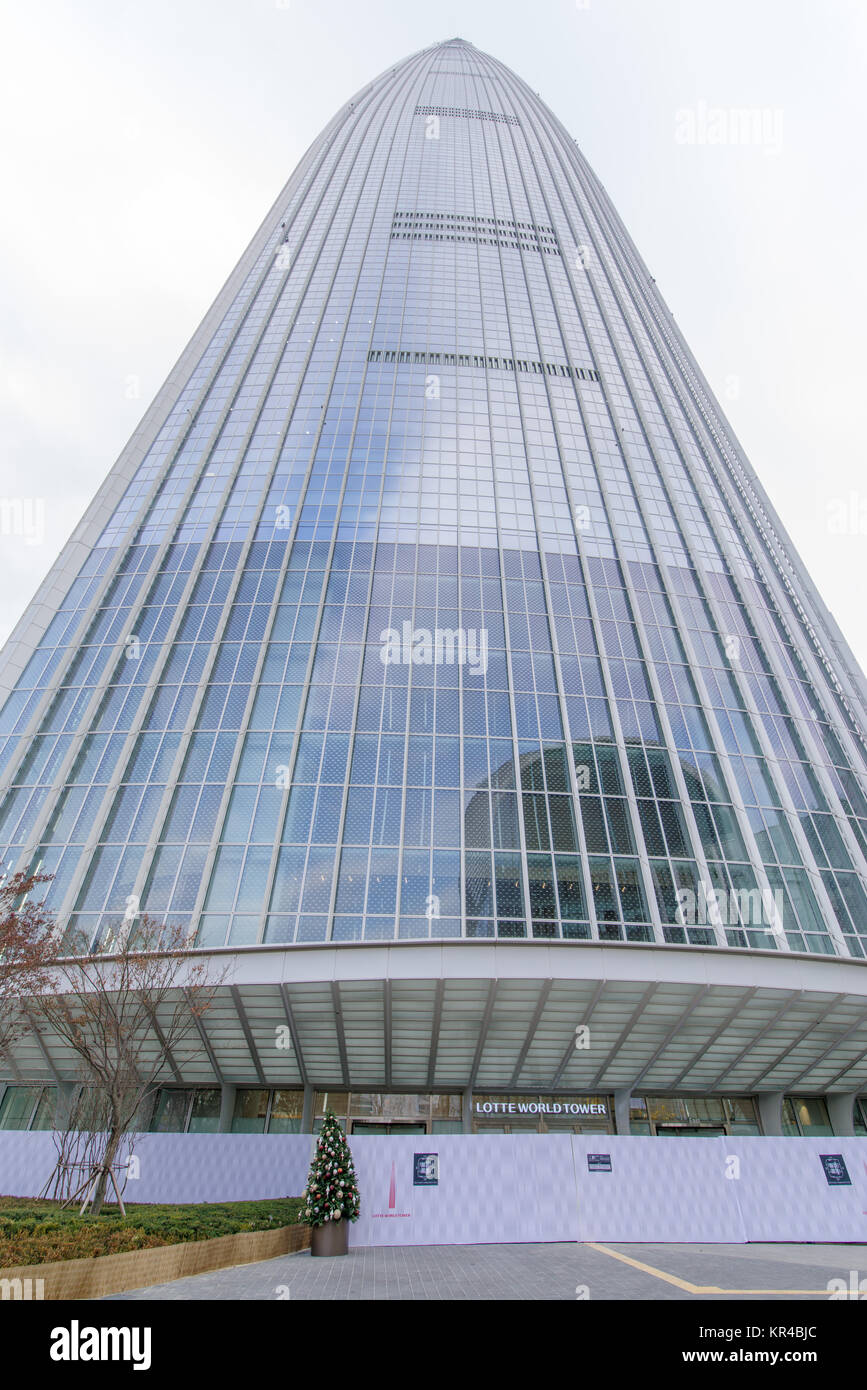 Lotte world tower seoul hi-res stock photography and images - Alamy