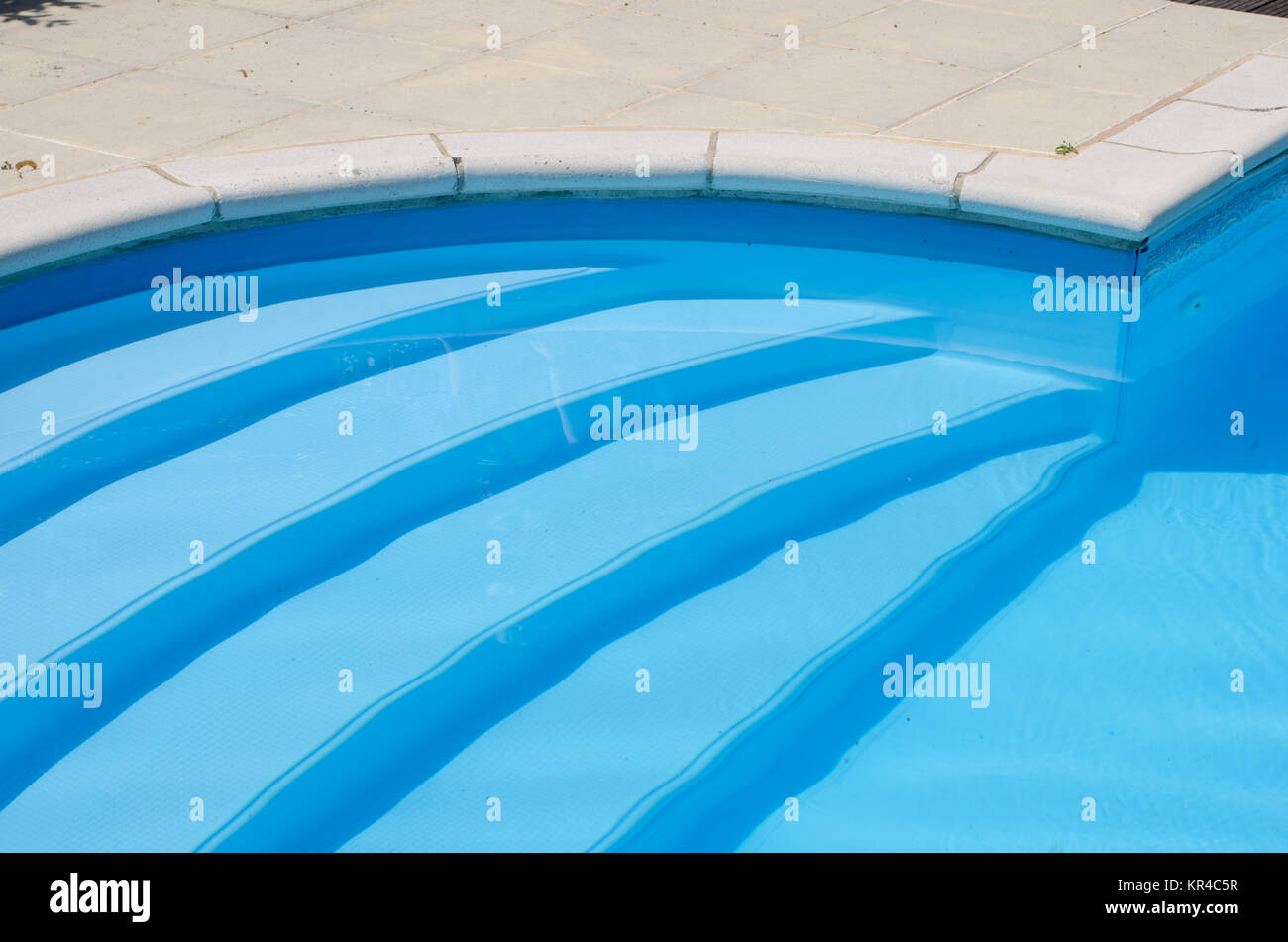 Steps going down into a domestic swimming pool Stock Photo - Alamy