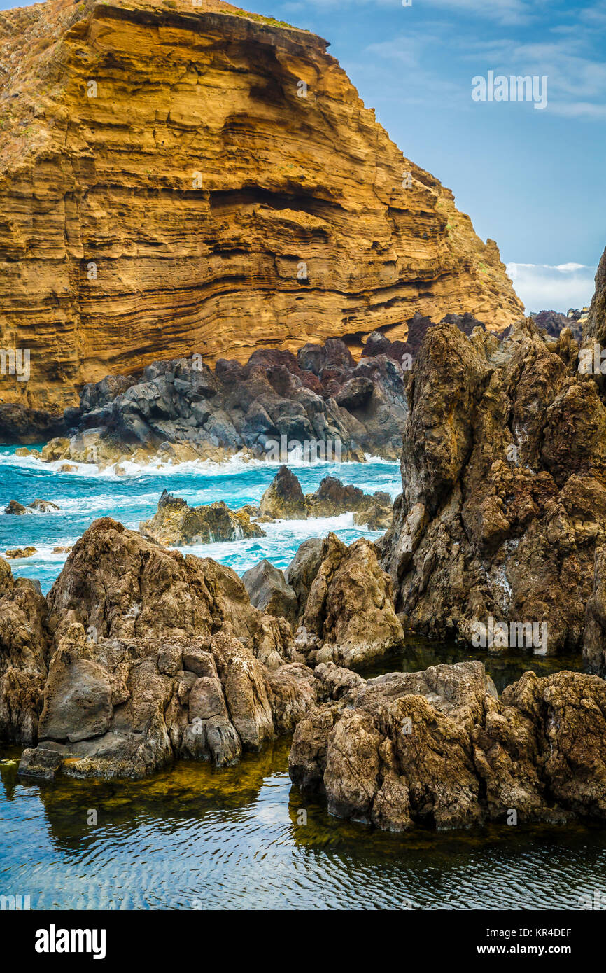 Rugged coastal cliffs hi-res stock photography and images - Alamy