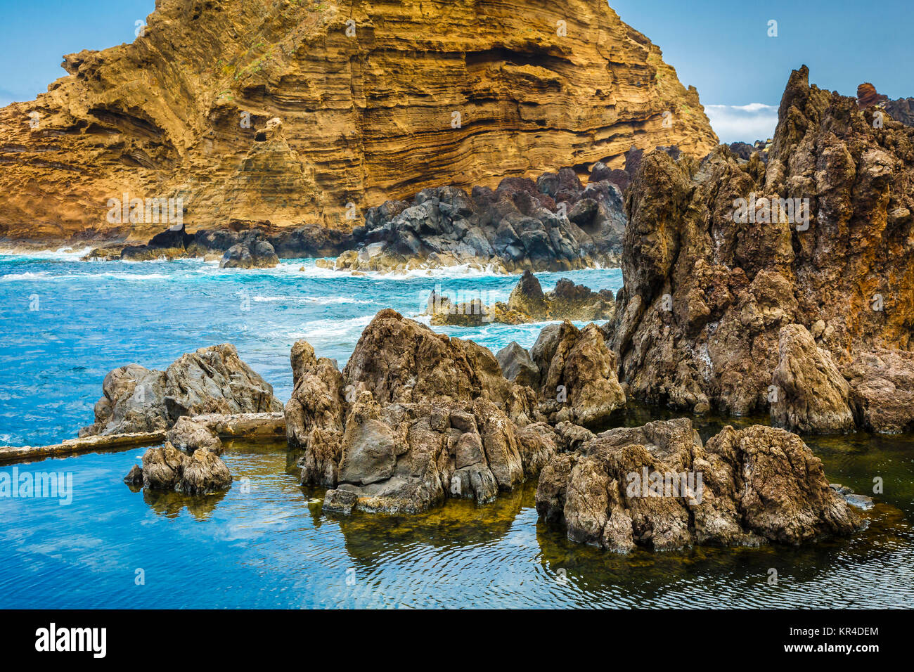 Rugged coastal cliffs hi-res stock photography and images - Alamy